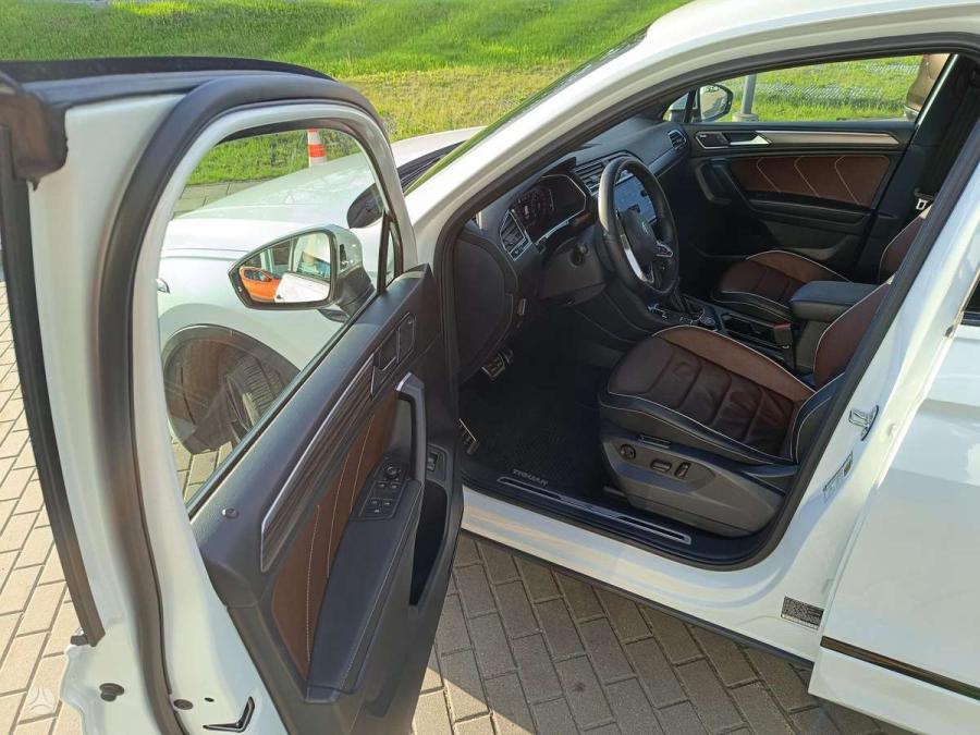 White Volkswagen Tiguan Allspace 2023 in Vilnius, with an engine capacity of 1.98 L and mileage of 16 thousand km for 32500 €, photo 9 on AUTOMOTO.COM.LV