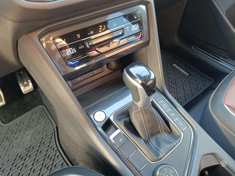White Volkswagen Tiguan Allspace 2023 in Vilnius, with an engine capacity of 1.98 L and mileage of 16 thousand km for 32500 €, photo 15 on AUTOMOTO.COM.LV
