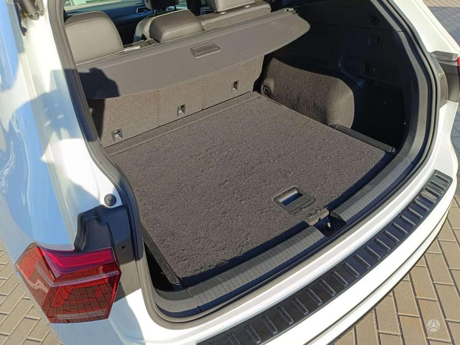 White Volkswagen Tiguan Allspace 2023 in Vilnius, with an engine capacity of 1.98 L and mileage of 16 thousand km for 32500 €, photo 19 on AUTOMOTO.COM.LV