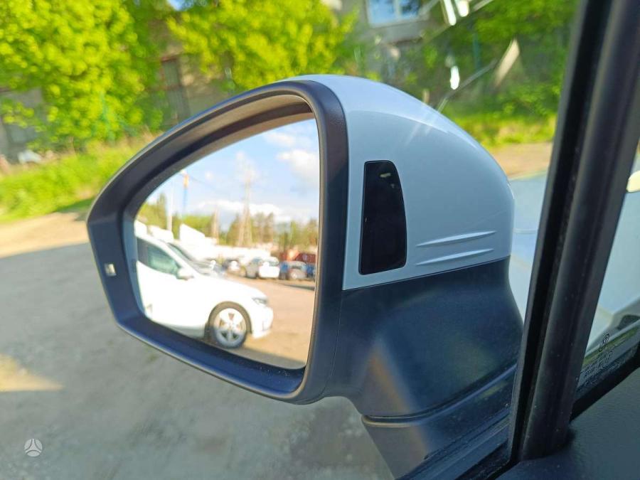 White Volkswagen Tiguan Allspace 2023 in Vilnius, with an engine capacity of 1.98 L and mileage of 16 thousand km for 32500 €, photo 23 on AUTOMOTO.COM.LV