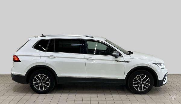 Белый Фольксваген Tiguan Allspace 2023 в Каунас, объемом двигателя 1.97 л и пробегом 185 тыс. км за 23500 €, фото 3 на AUTOMOTO.COM.LV