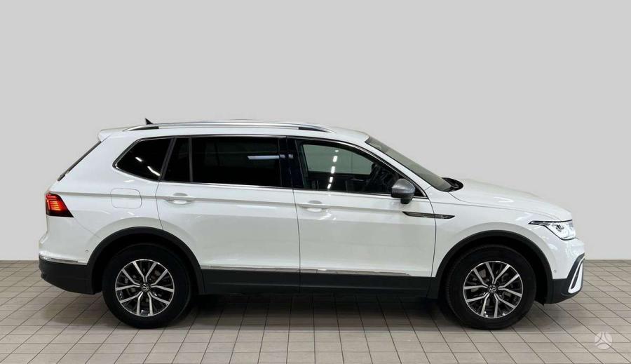 Белый Фольксваген Tiguan Allspace 2023 в Каунас, объемом двигателя 1.97 л и пробегом 185 тыс. км за 23500 €, фото 4 на AUTOMOTO.COM.LV