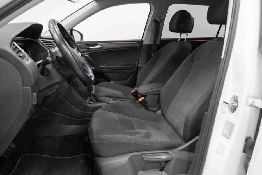 Balts Volkswagen Tiguan Allspace 2023 Viļņa, ar dzinēja tilpumu 2.00 L un nobraukumu 146 tūkst. km par 27950 €, foto 6 vietnē AUTOMOTO.COM.LV