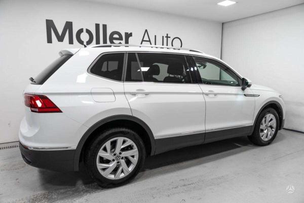 White Volkswagen Tiguan Allspace 2024 in Vilnius, with an engine capacity of 1.50 L and mileage of 32 thousand km for 30900 €, photo 3 on AUTOMOTO.COM.LV