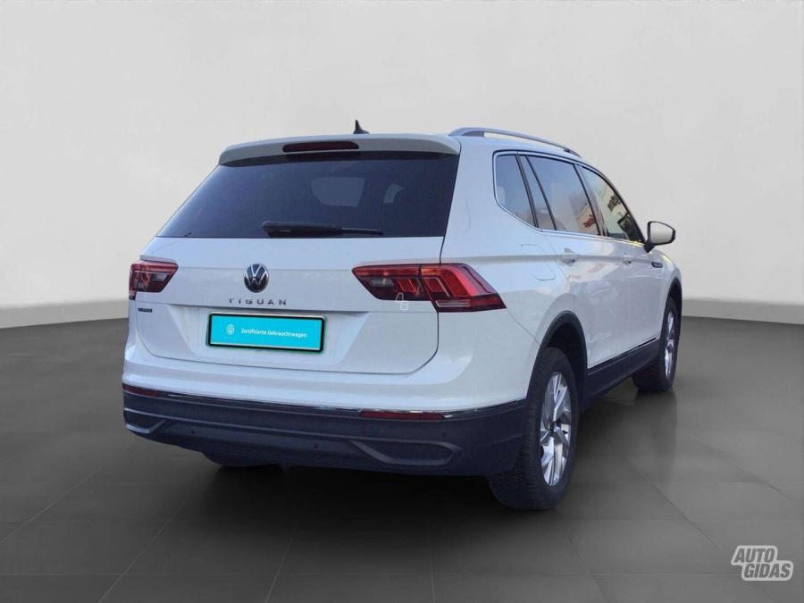 White Volkswagen Tiguan Allspace 2024 in Kaunas, with an engine capacity of 1.50 L and mileage of 38 thousand km for 33197 €, photo 3 on AUTOMOTO.COM.LV