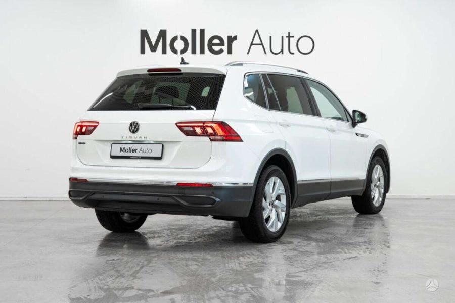 White Volkswagen Tiguan Allspace 2024 in Vilnius, with an engine capacity of 1.50 L and mileage of 40 thousand km for 29850 €, photo 3 on AUTOMOTO.COM.LV