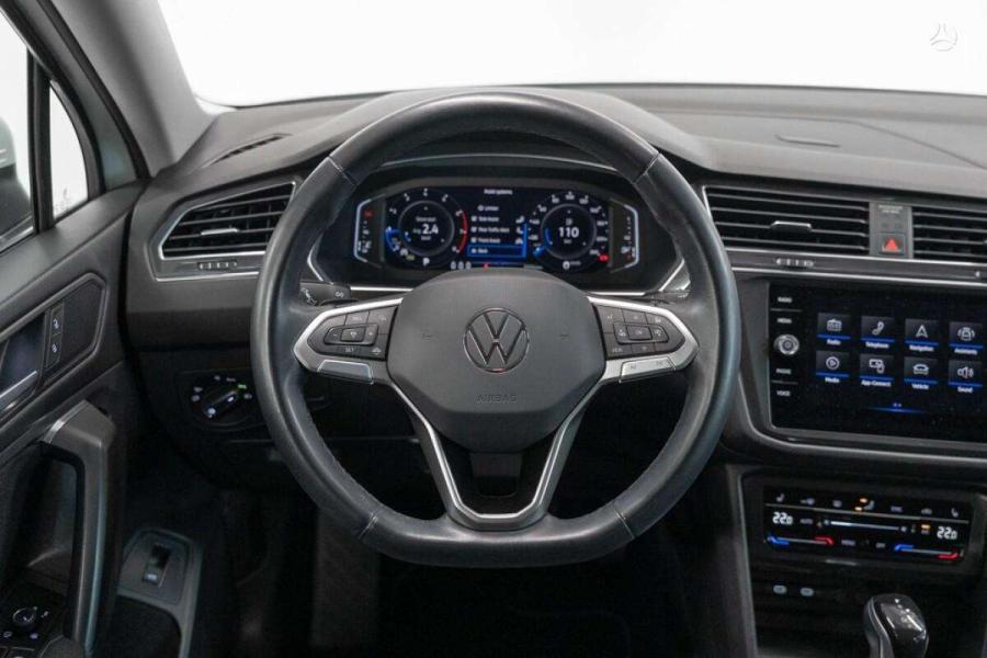 White Volkswagen Tiguan Allspace 2024 in Vilnius, with an engine capacity of 1.50 L and mileage of 40 thousand km for 29850 €, photo 10 on AUTOMOTO.COM.LV