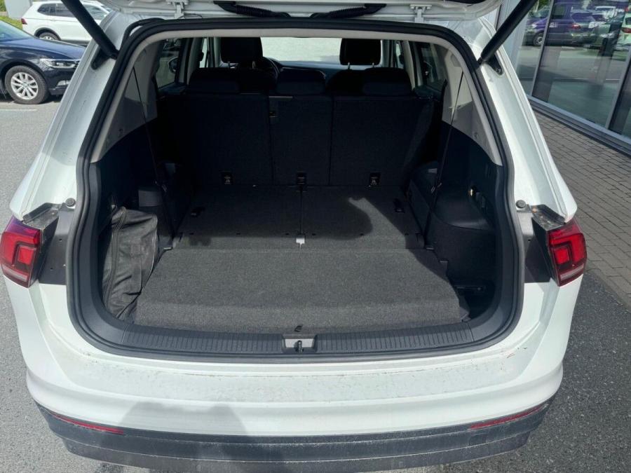 White Volkswagen Tiguan Allspace 2022 in Peetri, with an engine capacity of 1.50 L and mileage of 74 thousand km for 25900 €, photo 11 on AUTOMOTO.COM.LV