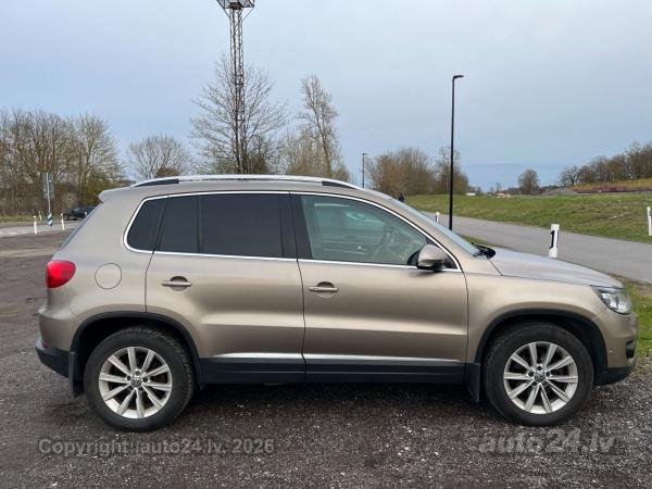 Volkswagen Tiguan 2012 in Tartu on AUTOMOTO.COM.LV Beige Volkswagen Tiguan 2012 in Tartu, with an engine capacity of 2.00 L and mileage of 246 thousand km for 8999 €, photo 5 on AUTOMOTO.COM.LV