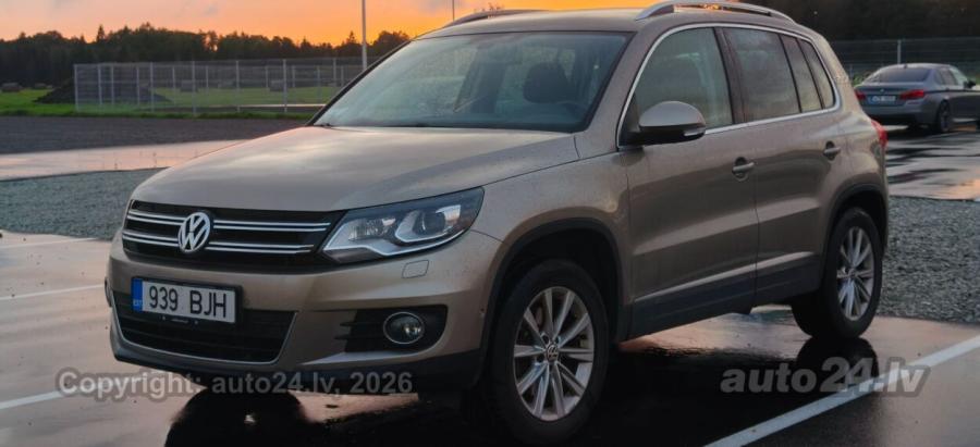 Smilšu krāsa Volkswagen Tiguan 2013 Tallina, ar dzinēja tilpumu 2.00 L un nobraukumu 237 tūkst. km par 10000 €, foto 1 vietnē AUTOMOTO.COM.LV
