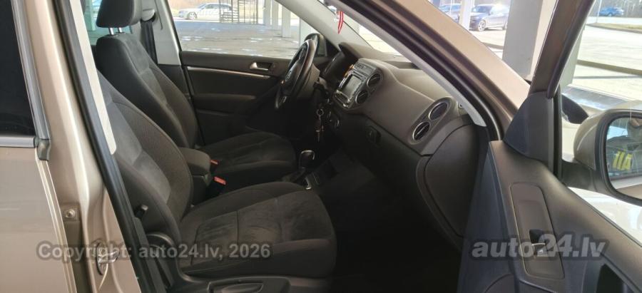 Smilšu krāsa Volkswagen Tiguan 2013 Tallina, ar dzinēja tilpumu 2.00 L un nobraukumu 237 tūkst. km par 10000 €, foto 13 vietnē AUTOMOTO.COM.LV