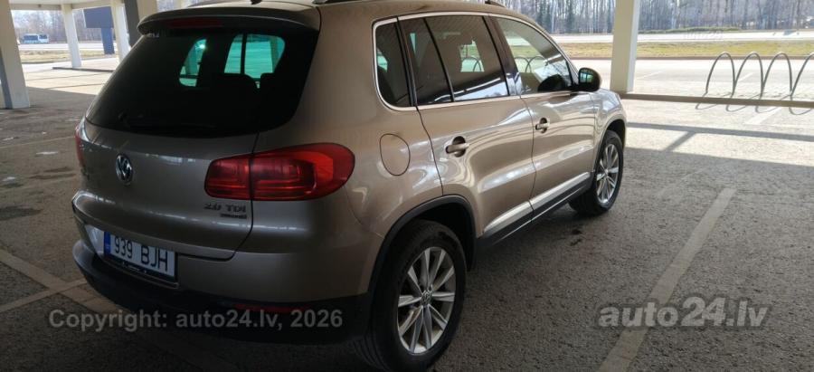 Smilšu krāsa Volkswagen Tiguan 2013 Tallina, ar dzinēja tilpumu 2.00 L un nobraukumu 237 tūkst. km par 10000 €, foto 16 vietnē AUTOMOTO.COM.LV