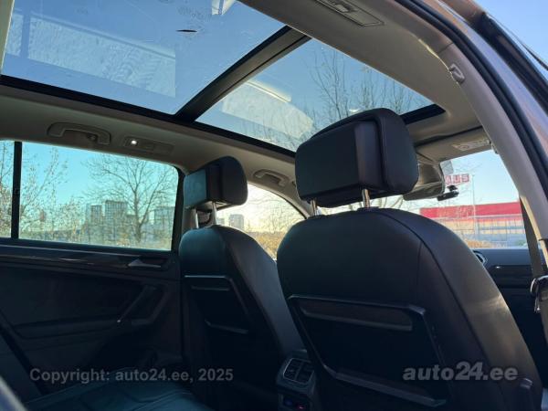 Beige Volkswagen Tiguan 2016 in Tallinn, with an engine capacity of 2.00 L and mileage of 143 thousand km for 18900 €, photo 11 on AUTOMOTO.COM.LV