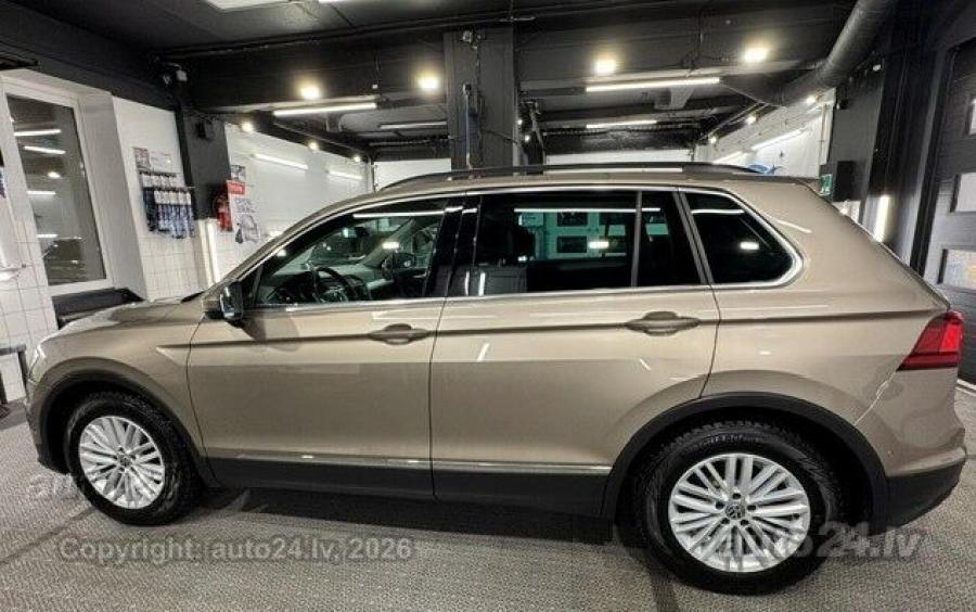 Smilšu krāsa Volkswagen Tiguan 2018 Tallina, ar dzinēja tilpumu 2.00 L un nobraukumu 200 tūkst. km par 16900 €, foto 4 vietnē AUTOMOTO.COM.LV
