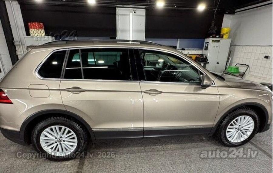 Smilšu krāsa Volkswagen Tiguan 2018 Tallina, ar dzinēja tilpumu 2.00 L un nobraukumu 200 tūkst. km par 16900 €, foto 5 vietnē AUTOMOTO.COM.LV