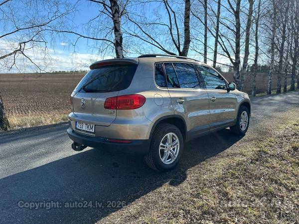 Smilšu krāsa Volkswagen Tiguan 2013 Tartu, ar dzinēja tilpumu 1.40 L un nobraukumu 74 tūkst. km par 9900 €, foto 5 vietnē AUTOMOTO.COM.LV