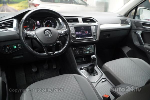Smilšu krāsa Volkswagen Tiguan 2016 Tallina, ar dzinēja tilpumu 2.00 L un nobraukumu 91 tūkst. km par 16900 €, foto 10 vietnē AUTOMOTO.COM.LV