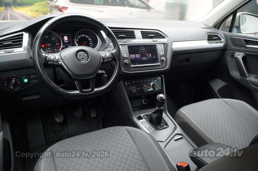 Beige Volkswagen Tiguan 2016 in Tallinn, with an engine capacity of 2.00 L and mileage of 91 thousand km for 16900 €, photo 10 on AUTOMOTO.COM.LV