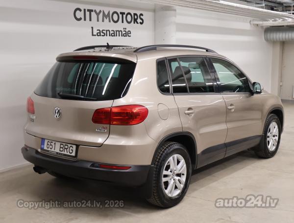 Beige Volkswagen Tiguan 2016 in Tallinn, with an engine capacity of 1.40 L and mileage of 85 thousand km for 11900 €, photo 6 on AUTOMOTO.COM.LV