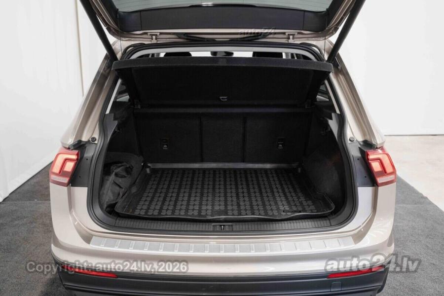 Smilšu krāsa Volkswagen Tiguan 2018 Tallina, ar dzinēja tilpumu 2.00 L un nobraukumu 143 tūkst. km par 18500 €, foto 16 vietnē AUTOMOTO.COM.LV