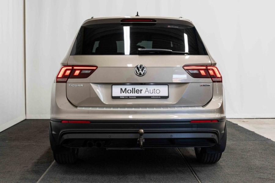 Smilšu krāsa Volkswagen Tiguan 2018 Tallina, ar dzinēja tilpumu 2.00 L un nobraukumu 143 tūkst. km par 18500 €, foto 7 vietnē AUTOMOTO.COM.LV