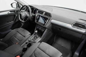 Smilšu krāsa Volkswagen Tiguan 2018 Tallina, ar dzinēja tilpumu 2.00 L un nobraukumu 143 tūkst. km par 18500 €, foto 8 vietnē AUTOMOTO.COM.LV