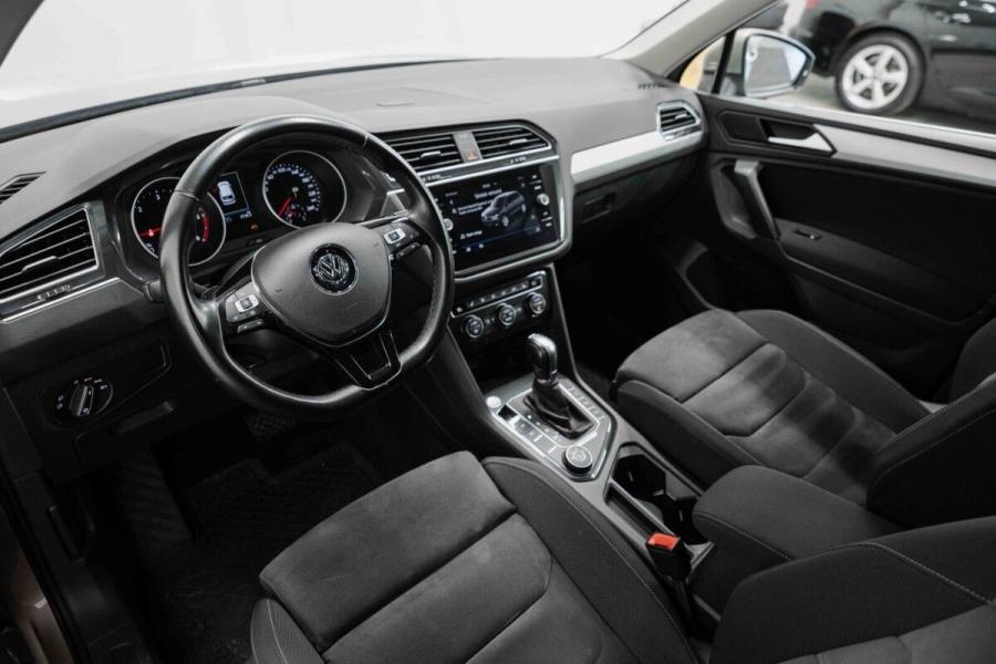 Smilšu krāsa Volkswagen Tiguan 2018 Tallina, ar dzinēja tilpumu 2.00 L un nobraukumu 143 tūkst. km par 18500 €, foto 9 vietnē AUTOMOTO.COM.LV