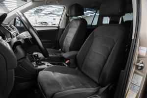 Smilšu krāsa Volkswagen Tiguan 2018 Tallina, ar dzinēja tilpumu 2.00 L un nobraukumu 143 tūkst. km par 18500 €, foto 12 vietnē AUTOMOTO.COM.LV