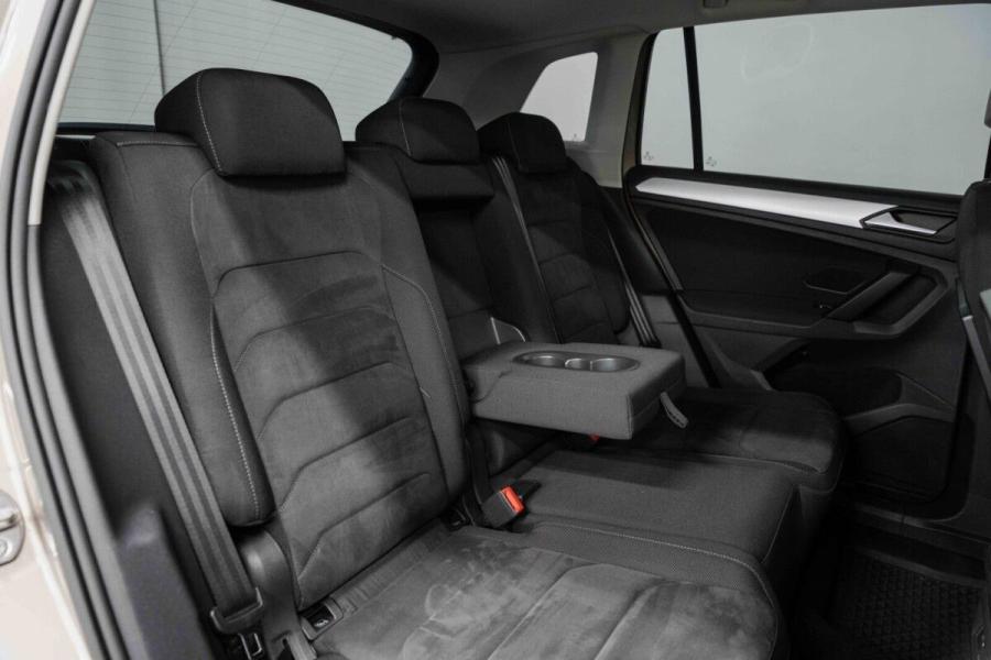 Smilšu krāsa Volkswagen Tiguan 2018 Tallina, ar dzinēja tilpumu 2.00 L un nobraukumu 143 tūkst. km par 18500 €, foto 13 vietnē AUTOMOTO.COM.LV
