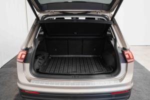 Smilšu krāsa Volkswagen Tiguan 2018 Tallina, ar dzinēja tilpumu 2.00 L un nobraukumu 143 tūkst. km par 18500 €, foto 16 vietnē AUTOMOTO.COM.LV