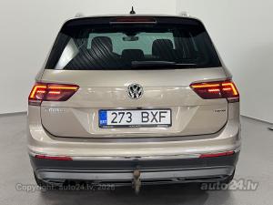 Beige Volkswagen Tiguan 2018 in Tallinn, with an engine capacity of 2.00 L and mileage of 240 thousand km for 15400 €, photo 5 on AUTOMOTO.COM.LV
