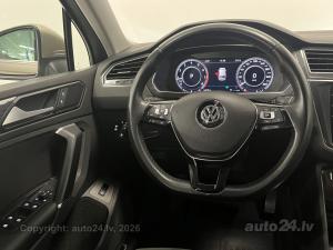 Beige Volkswagen Tiguan 2018 in Tallinn, with an engine capacity of 2.00 L and mileage of 240 thousand km for 15400 €, photo 10 on AUTOMOTO.COM.LV