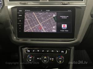 Beige Volkswagen Tiguan 2018 in Tallinn, with an engine capacity of 2.00 L and mileage of 240 thousand km for 15400 €, photo 12 on AUTOMOTO.COM.LV