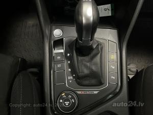 Beige Volkswagen Tiguan 2018 in Tallinn, with an engine capacity of 2.00 L and mileage of 240 thousand km for 15400 €, photo 14 on AUTOMOTO.COM.LV