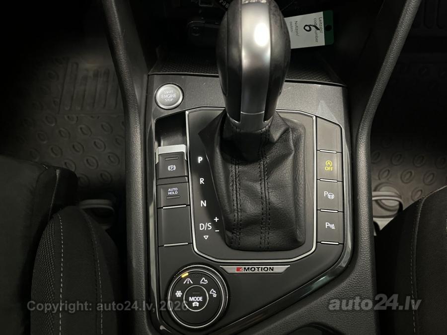Beige Volkswagen Tiguan 2018 in Tallinn, with an engine capacity of 2.00 L and mileage of 240 thousand km for 15400 €, photo 14 on AUTOMOTO.COM.LV