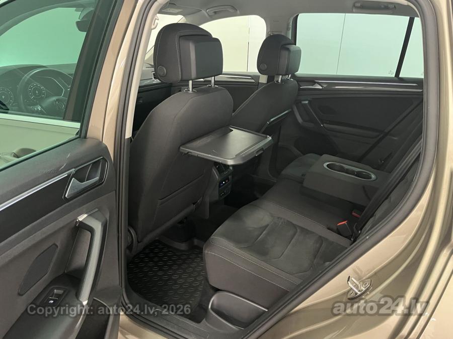 Beige Volkswagen Tiguan 2018 in Tallinn, with an engine capacity of 2.00 L and mileage of 240 thousand km for 15400 €, photo 15 on AUTOMOTO.COM.LV