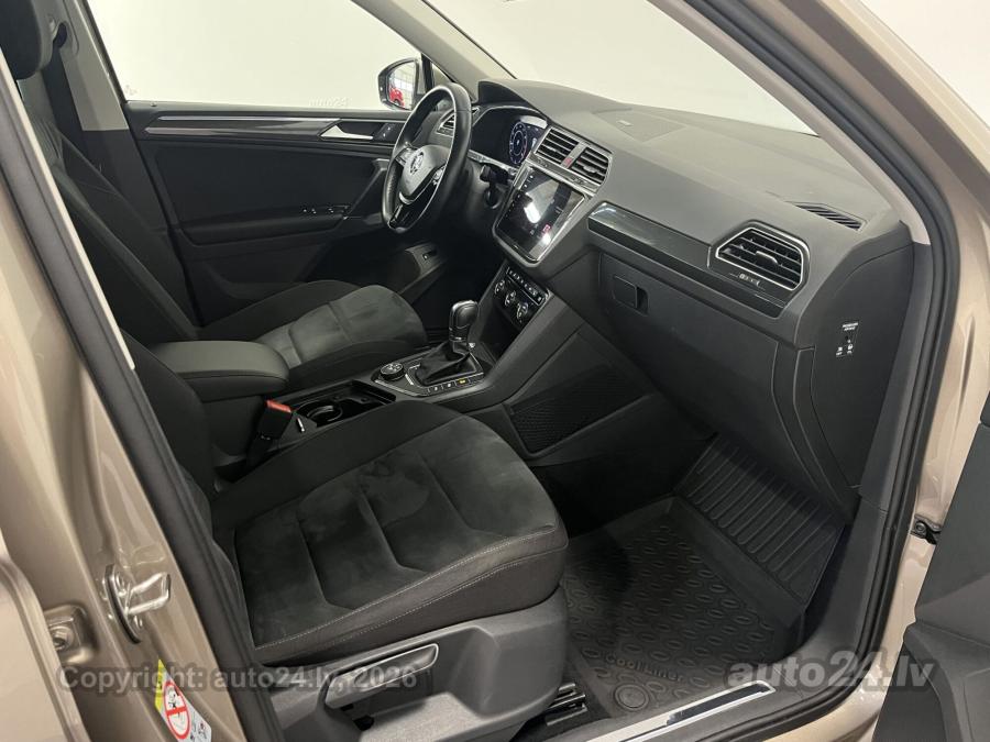 Beige Volkswagen Tiguan 2018 in Tallinn, with an engine capacity of 2.00 L and mileage of 240 thousand km for 15400 €, photo 17 on AUTOMOTO.COM.LV