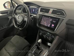Beige Volkswagen Tiguan 2018 in Tallinn, with an engine capacity of 2.00 L and mileage of 240 thousand km for 15400 €, photo 18 on AUTOMOTO.COM.LV