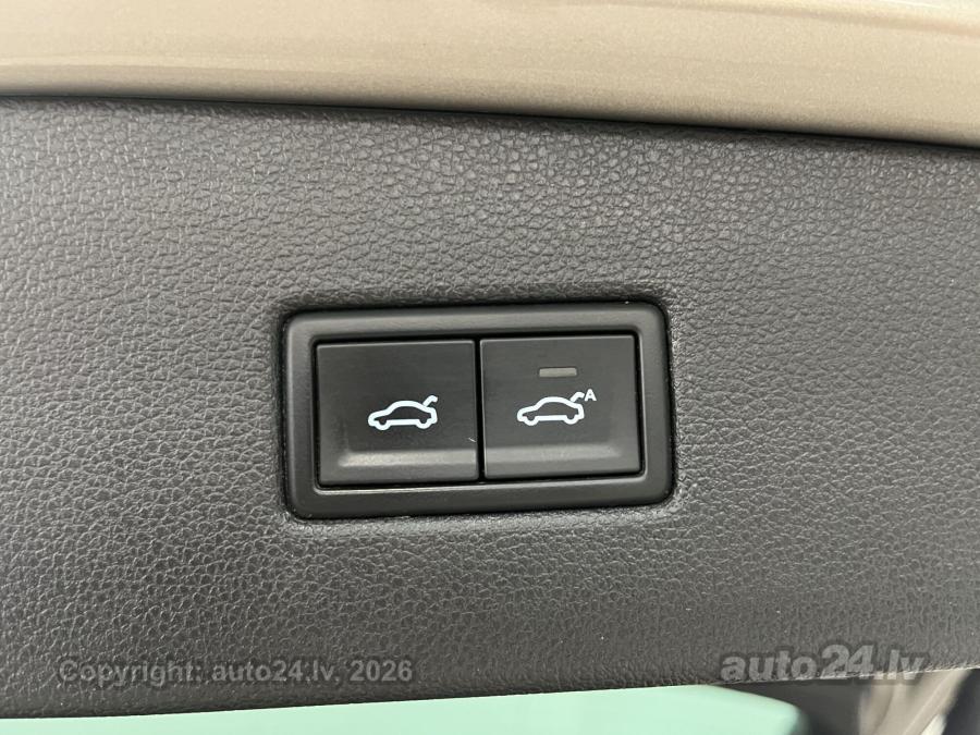 Beige Volkswagen Tiguan 2018 in Tallinn, with an engine capacity of 2.00 L and mileage of 240 thousand km for 15400 €, photo 24 on AUTOMOTO.COM.LV