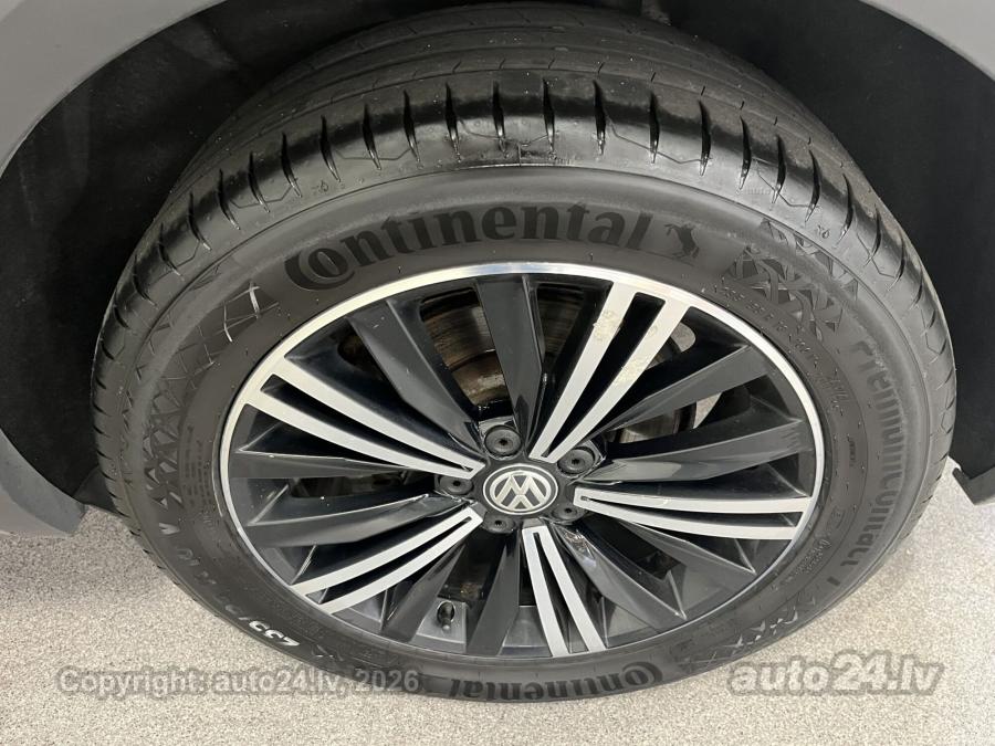 Beige Volkswagen Tiguan 2018 in Tallinn, with an engine capacity of 2.00 L and mileage of 240 thousand km for 15400 €, photo 26 on AUTOMOTO.COM.LV
