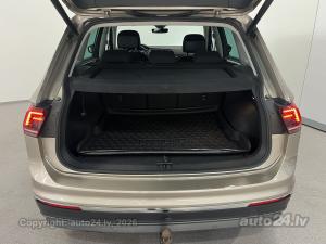 Beige Volkswagen Tiguan 2018 in Tallinn, with an engine capacity of 2.00 L and mileage of 240 thousand km for 15400 €, photo 27 on AUTOMOTO.COM.LV