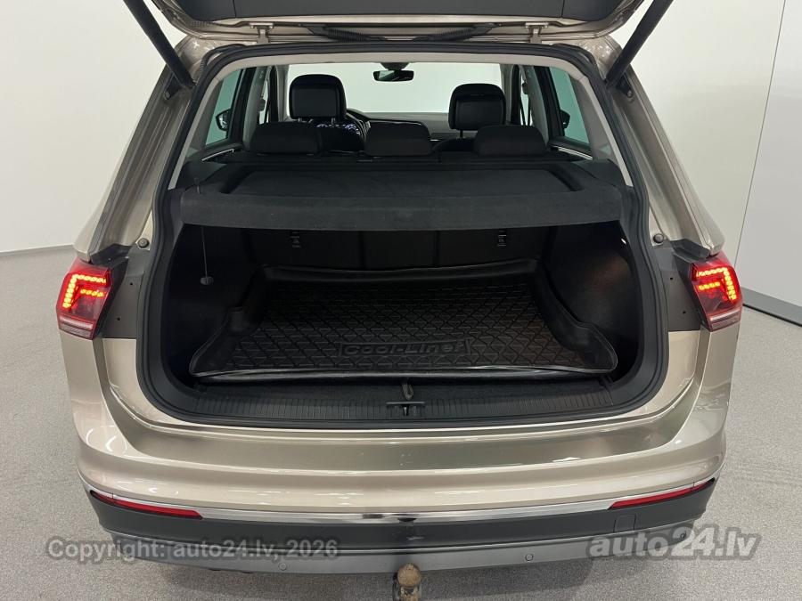 Beige Volkswagen Tiguan 2018 in Tallinn, with an engine capacity of 2.00 L and mileage of 240 thousand km for 15400 €, photo 27 on AUTOMOTO.COM.LV