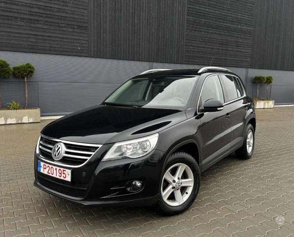 Black Volkswagen Tiguan 2007 in Siauliai, with an engine capacity of 2.00 L and mileage of 289 thousand km for 4890 €, photo 1 on AUTOMOTO.COM.LV