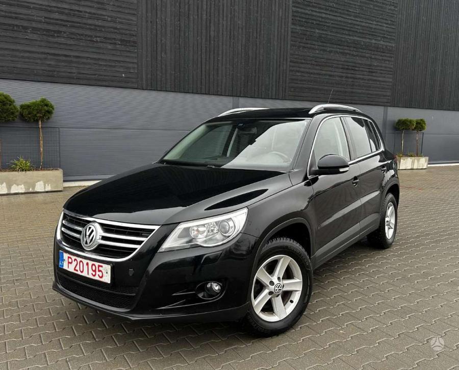 Melns Volkswagen Tiguan 2007 Šauļi, ar dzinēja tilpumu 2.00 L un nobraukumu 289 tūkst. km par 4890 €, foto 1 vietnē AUTOMOTO.COM.LV