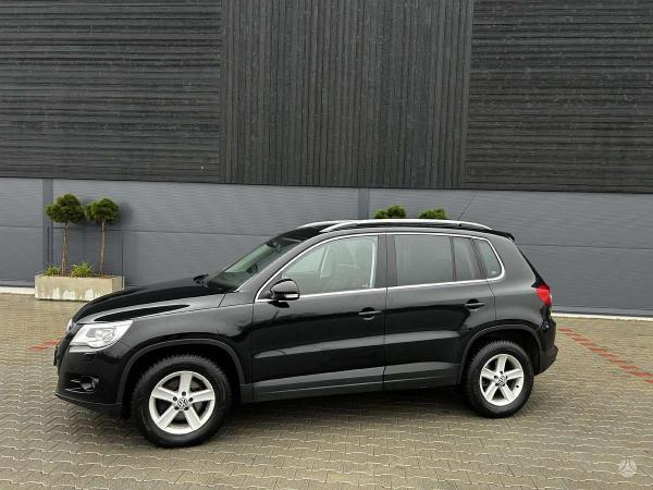 Melns Volkswagen Tiguan 2007 Šauļi, ar dzinēja tilpumu 2.00 L un nobraukumu 289 tūkst. km par 4890 €, foto 7 vietnē AUTOMOTO.COM.LV