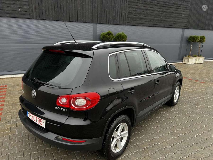 Melns Volkswagen Tiguan 2007 Šauļi, ar dzinēja tilpumu 2.00 L un nobraukumu 289 tūkst. km par 4890 €, foto 10 vietnē AUTOMOTO.COM.LV