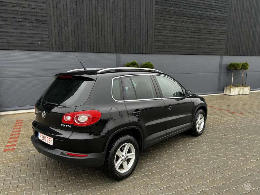 Melns Volkswagen Tiguan 2007 Šauļi, ar dzinēja tilpumu 2.00 L un nobraukumu 289 tūkst. km par 4890 €, foto 12 vietnē AUTOMOTO.COM.LV