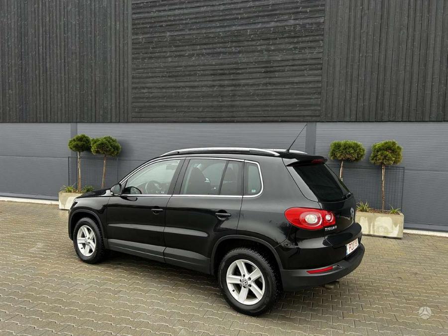 Melns Volkswagen Tiguan 2007 Šauļi, ar dzinēja tilpumu 2.00 L un nobraukumu 289 tūkst. km par 4890 €, foto 13 vietnē AUTOMOTO.COM.LV