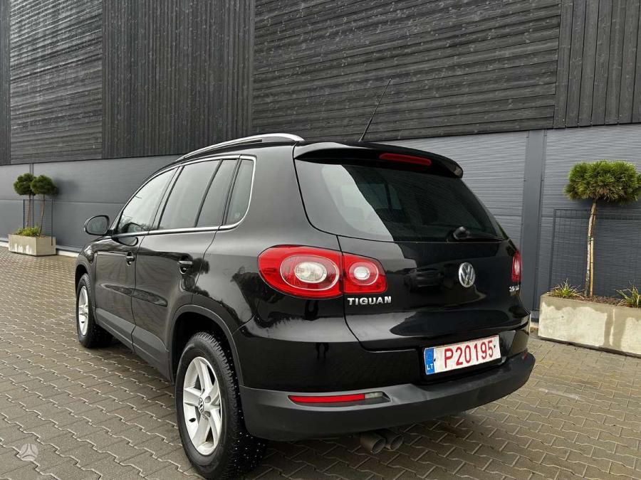 Melns Volkswagen Tiguan 2007 Šauļi, ar dzinēja tilpumu 2.00 L un nobraukumu 289 tūkst. km par 4890 €, foto 15 vietnē AUTOMOTO.COM.LV