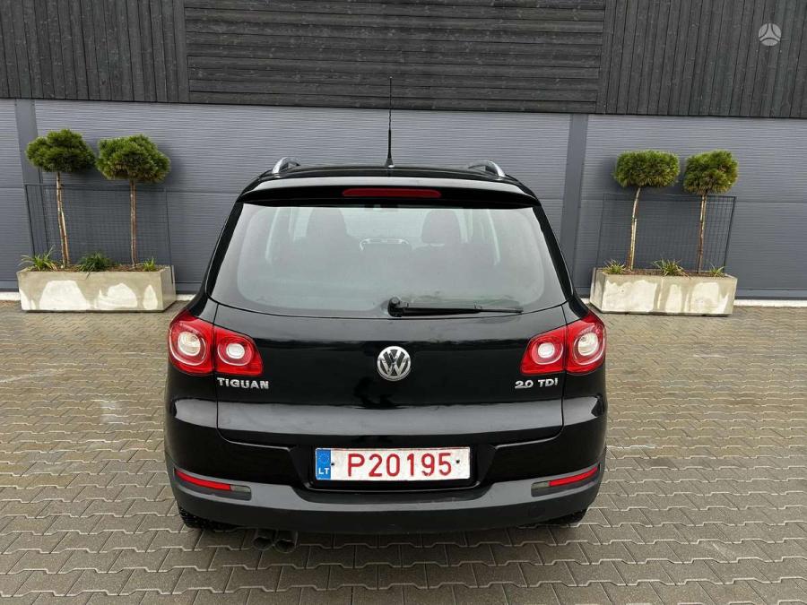 Melns Volkswagen Tiguan 2007 Šauļi, ar dzinēja tilpumu 2.00 L un nobraukumu 289 tūkst. km par 4890 €, foto 17 vietnē AUTOMOTO.COM.LV